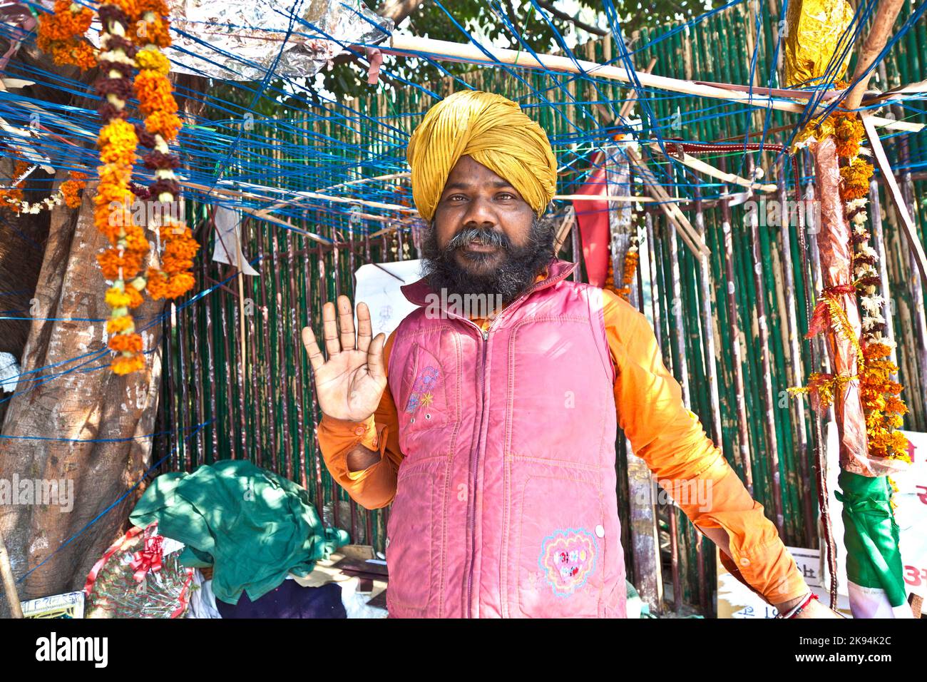 DELHI, INDIA - NOVEMBER 18: a sikh priest is protesting for his rights ...