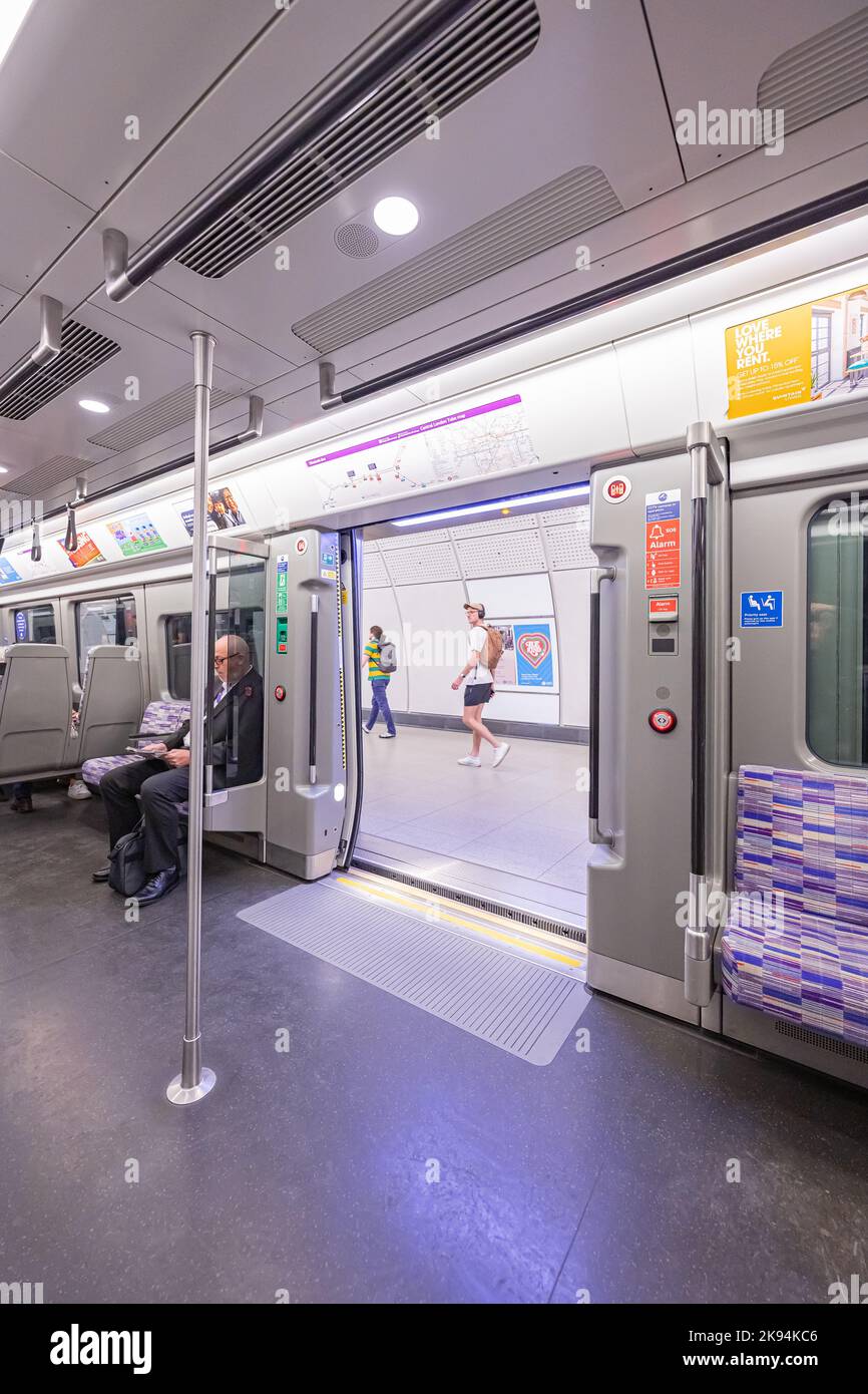 Farringdon - Elizabeth Line Station Stock Photo - Alamy