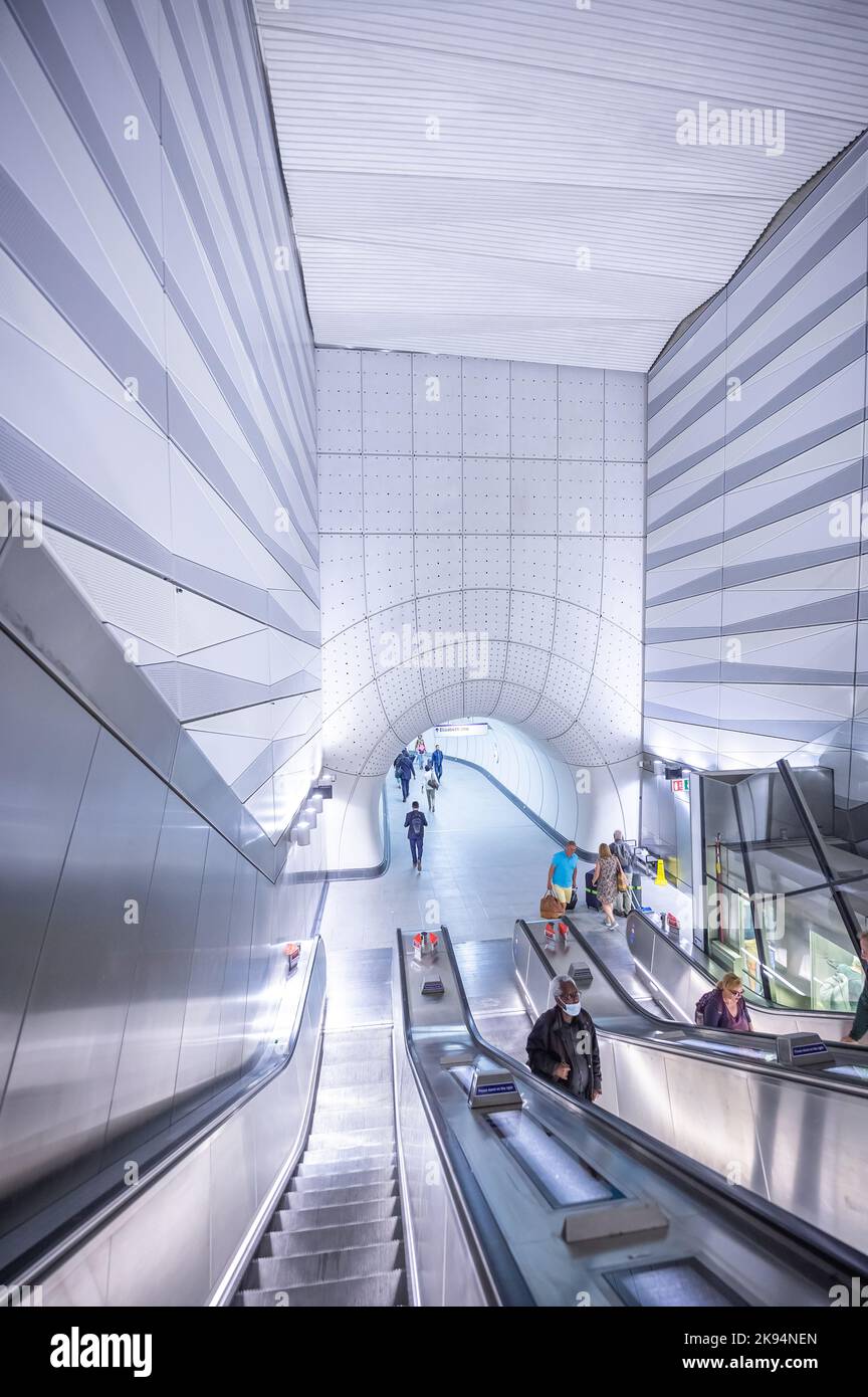 Liverpool Street Station - Elizabeth Line Station Stock Photo - Alamy