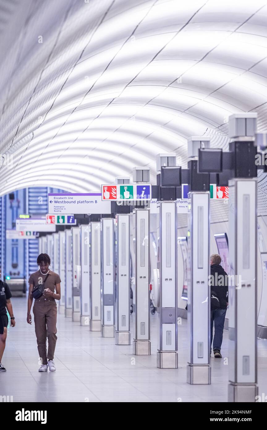 Liverpool Street Station - Elizabeth Line Station Stock Photo - Alamy