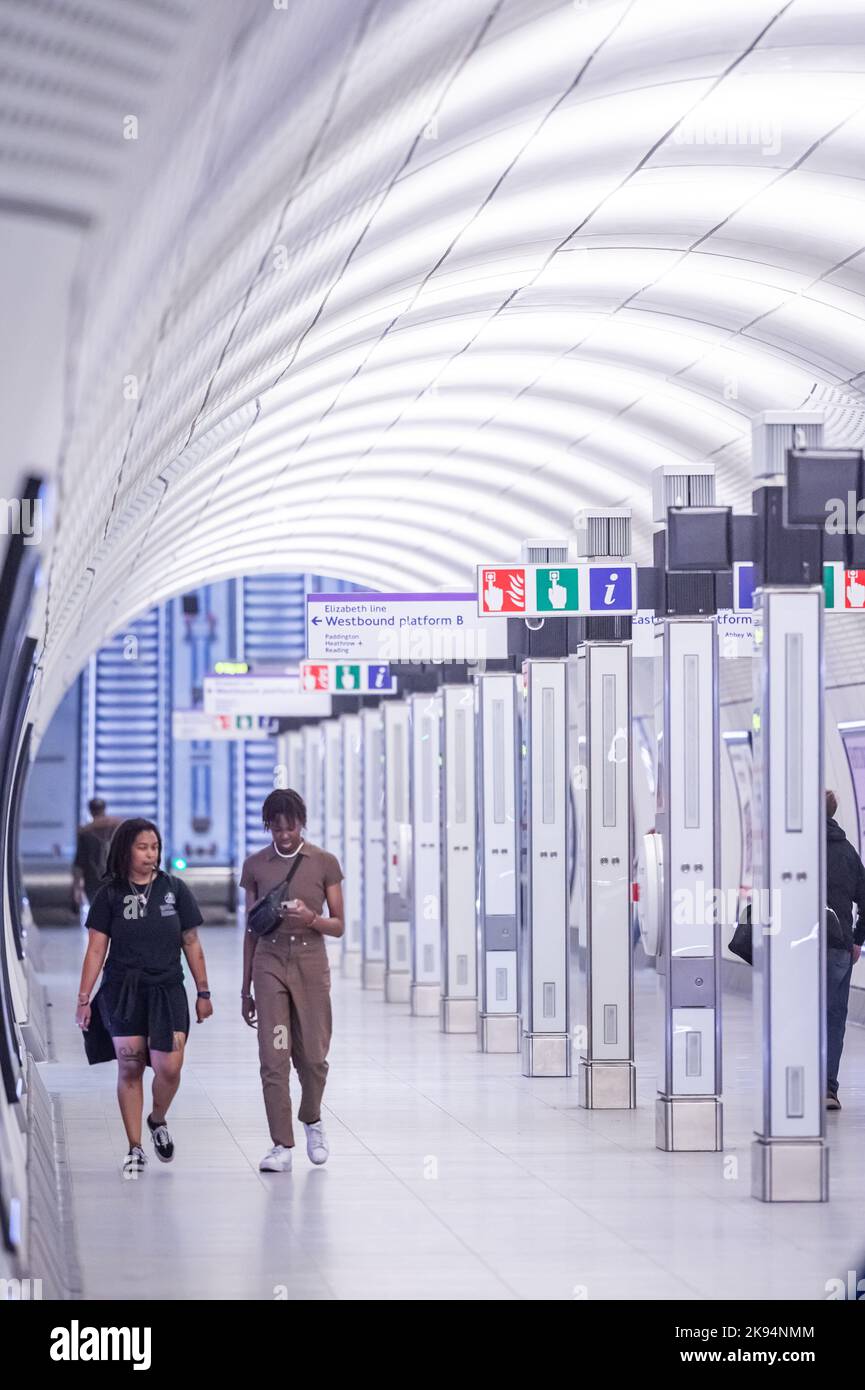 Liverpool Street Station - Elizabeth Line Station Stock Photo - Alamy