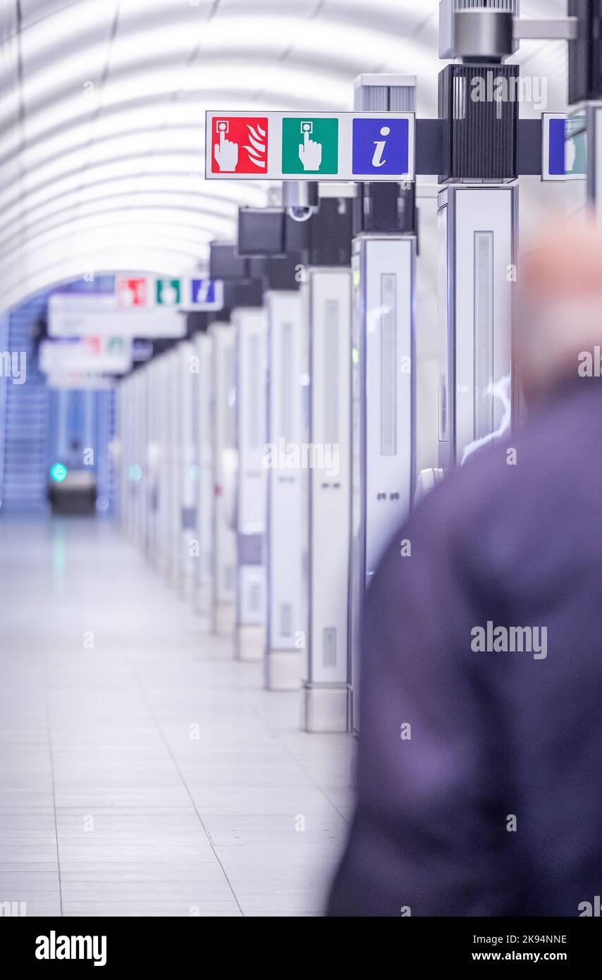 Liverpool Street Station - Elizabeth Line Station Stock Photo - Alamy