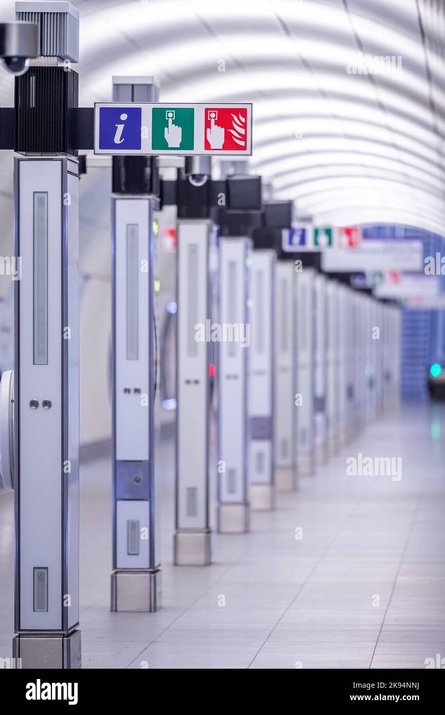 Liverpool Street Station - Elizabeth Line Station Stock Photo - Alamy