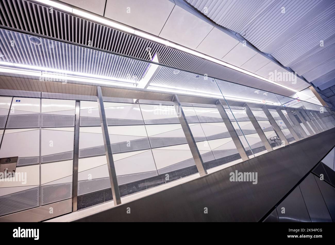 Liverpool Street Station - Elizabeth Line Station Stock Photo - Alamy
