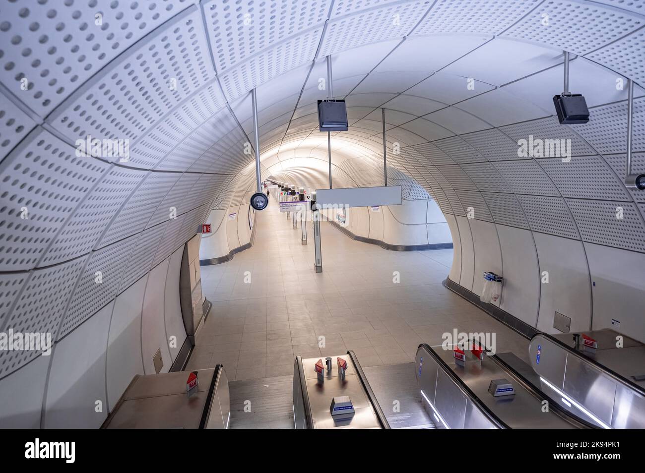 Liverpool Street Station - Elizabeth Line Station Stock Photo - Alamy