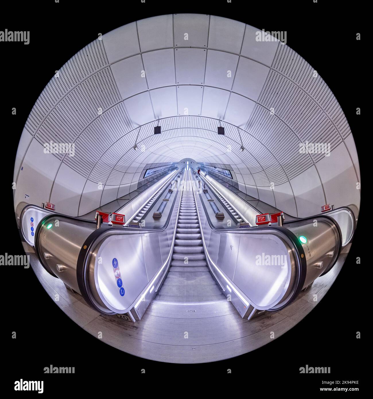 Liverpool Street Station - Elizabeth Line Station Stock Photo - Alamy