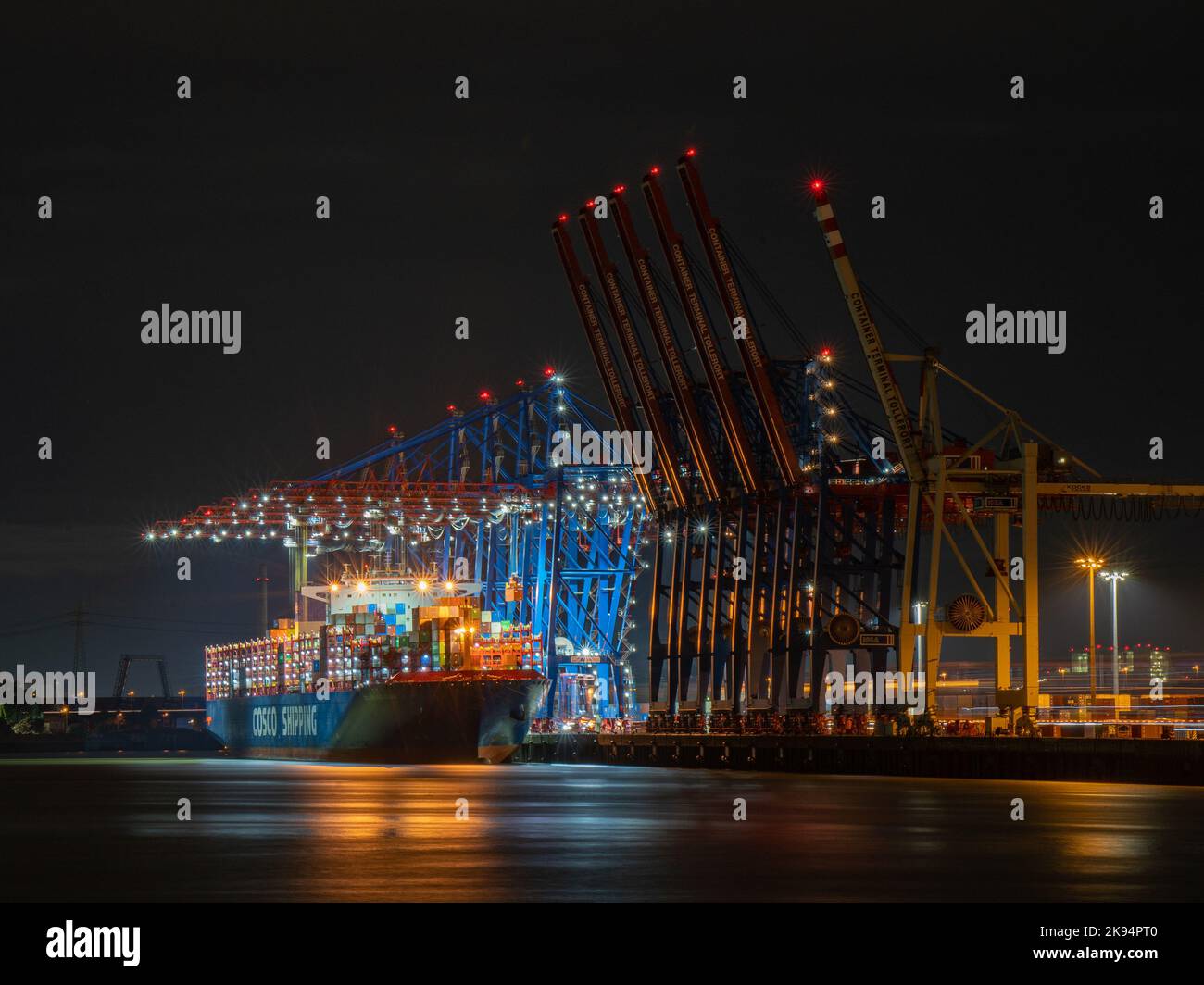 A containership unloading its containers in a harbor at night Stock ...