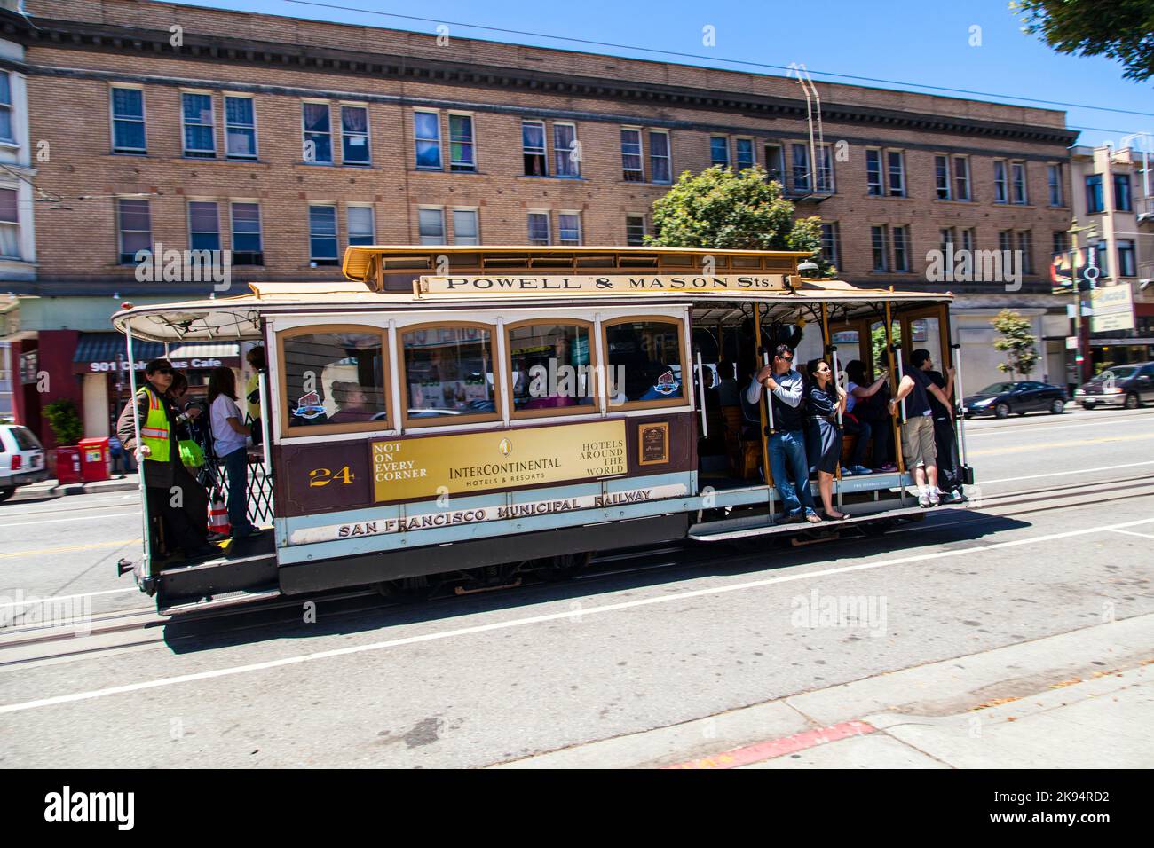 SAN FRANCISCO - JUNE 20: Famous Cable Car Bus in Powell and Mason ...