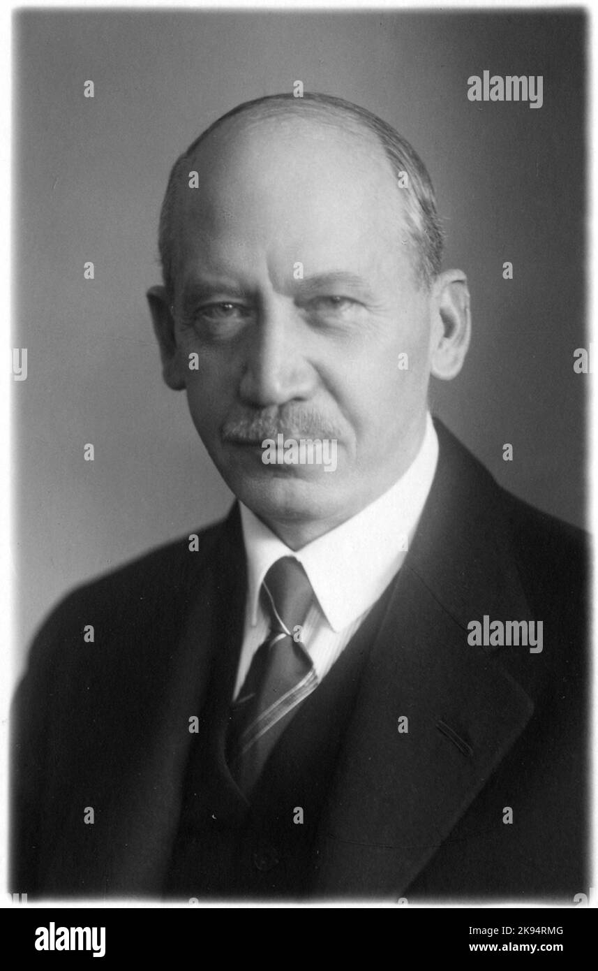 Museum storage Cut Out Stock Images & Pictures - Alamy