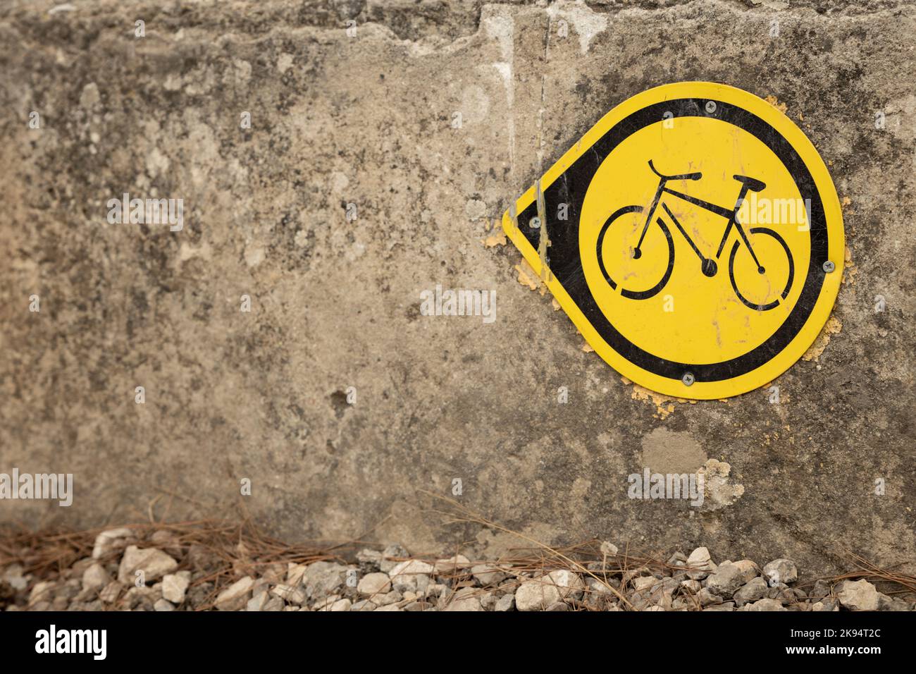 mountain bike trail sign outdoors Stock Photo - Alamy