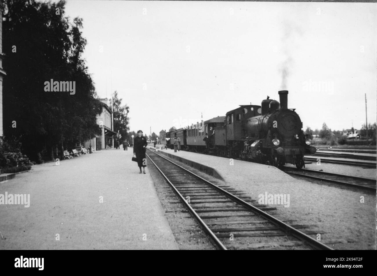 The State Railways, SJ L 815 by train 1651, the station with a lady ...