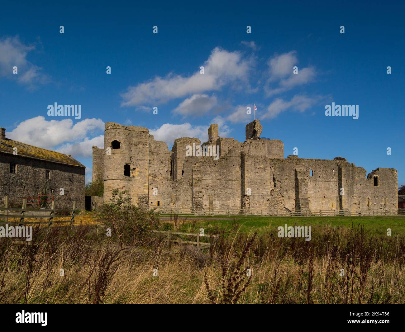 Middleham Castle Royal Castle of the Yorkshire Dales in beautiful ...