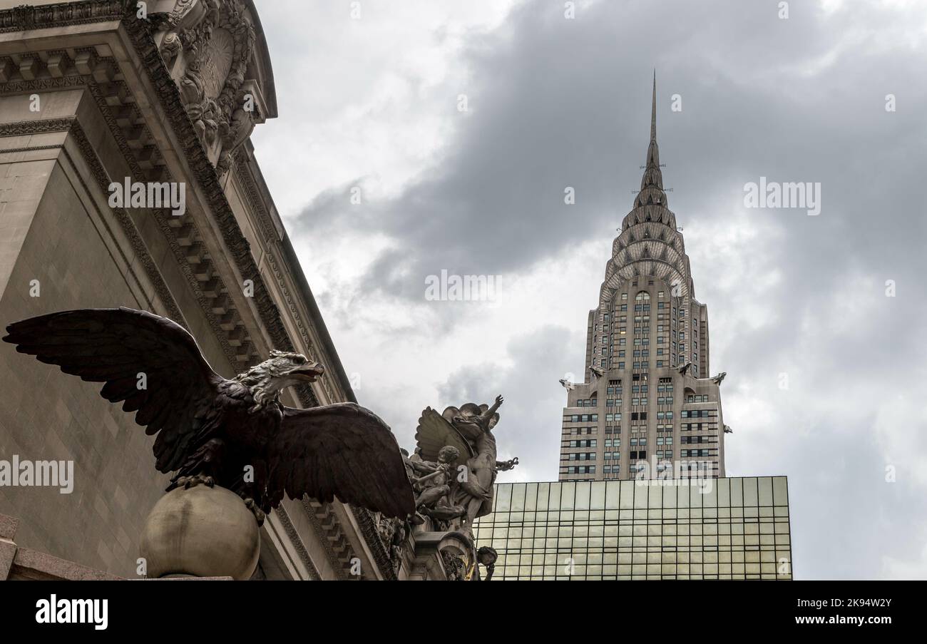 Empire state building low angle hi-res stock photography and images - Alamy