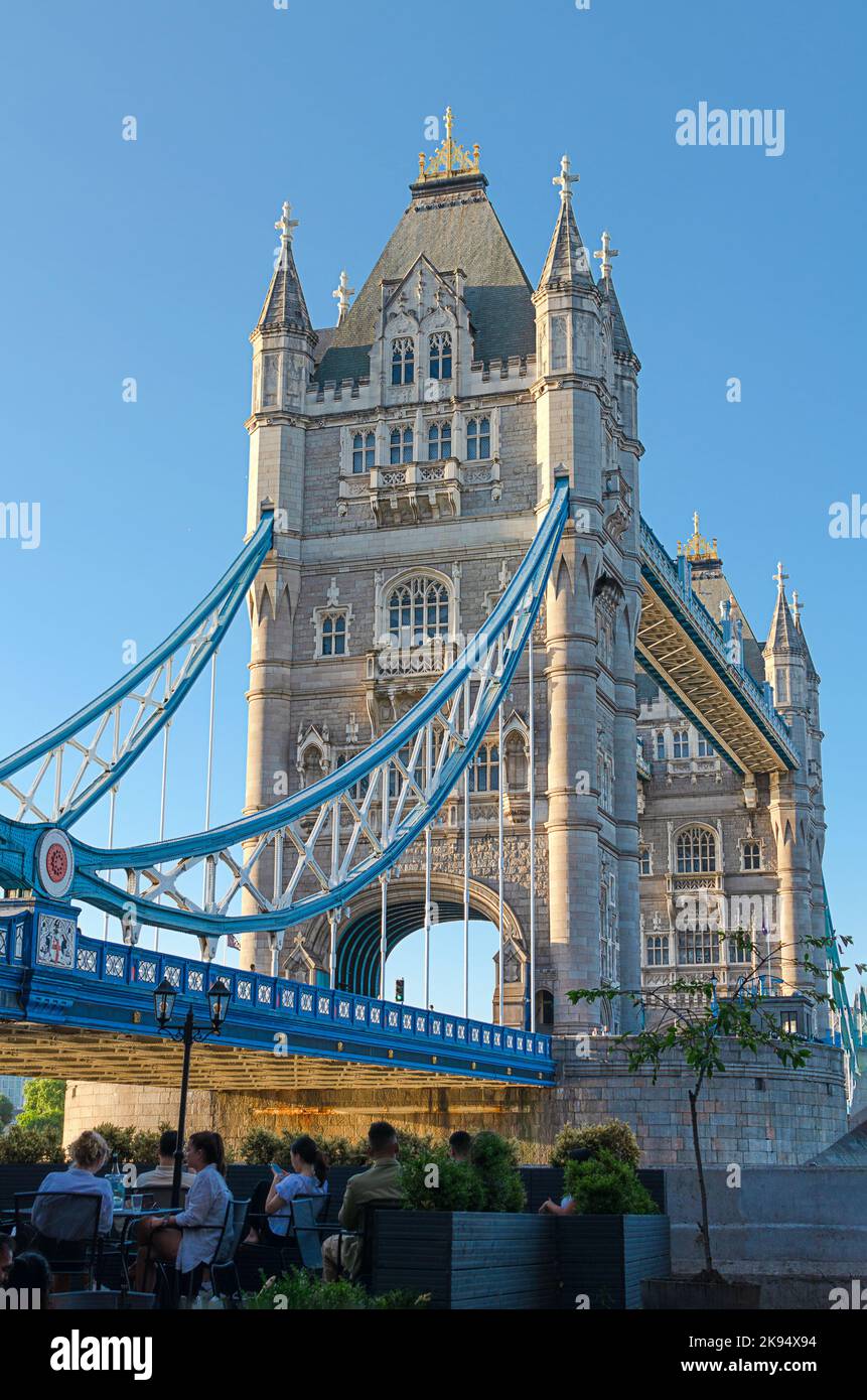 Tower Bridge over the Thames, suspension bridge in Victorian style ...