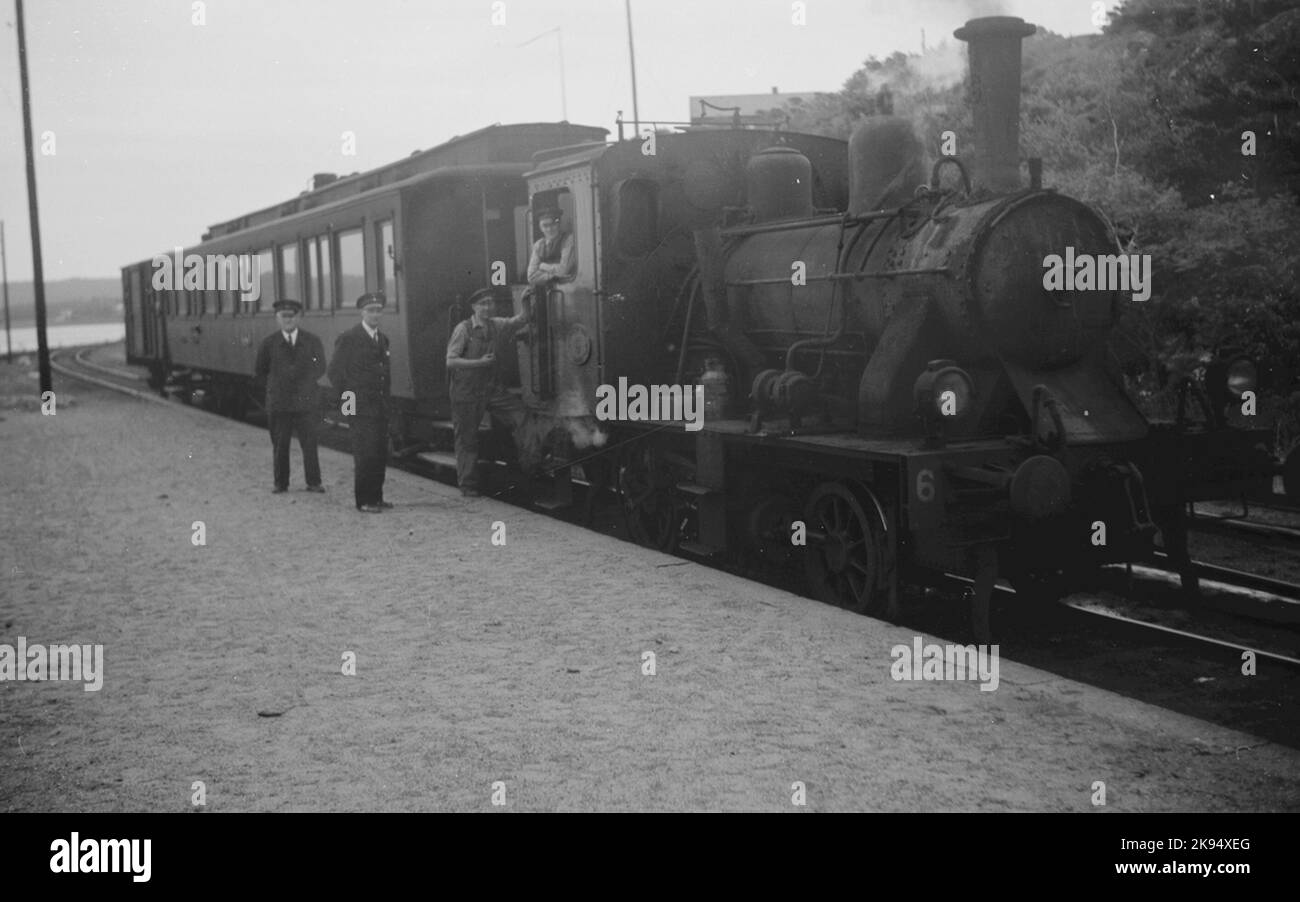 GSJ 6 with passenger train.gsj, Gothenburg - Särö Railway Stock Photo ...