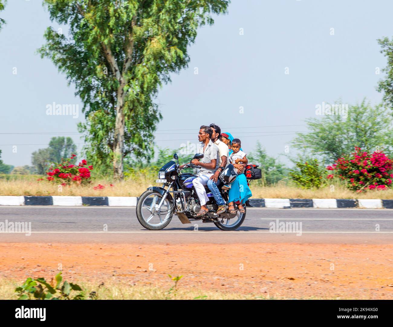 Delhi rickshaw family hi-res stock photography and images - Alamy