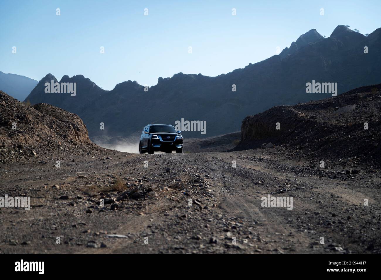 Four wheel drive in desert Stock Photo - Alamy