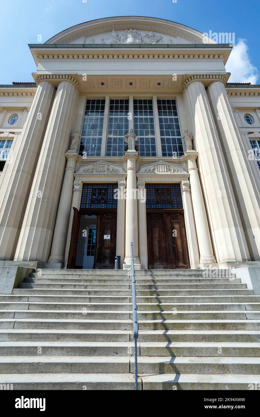 Land- und Amtsgericht Schwerin Stock Photo - Alamy Land- und Amtsgericht Schwerin Stock Photo - Alamy
