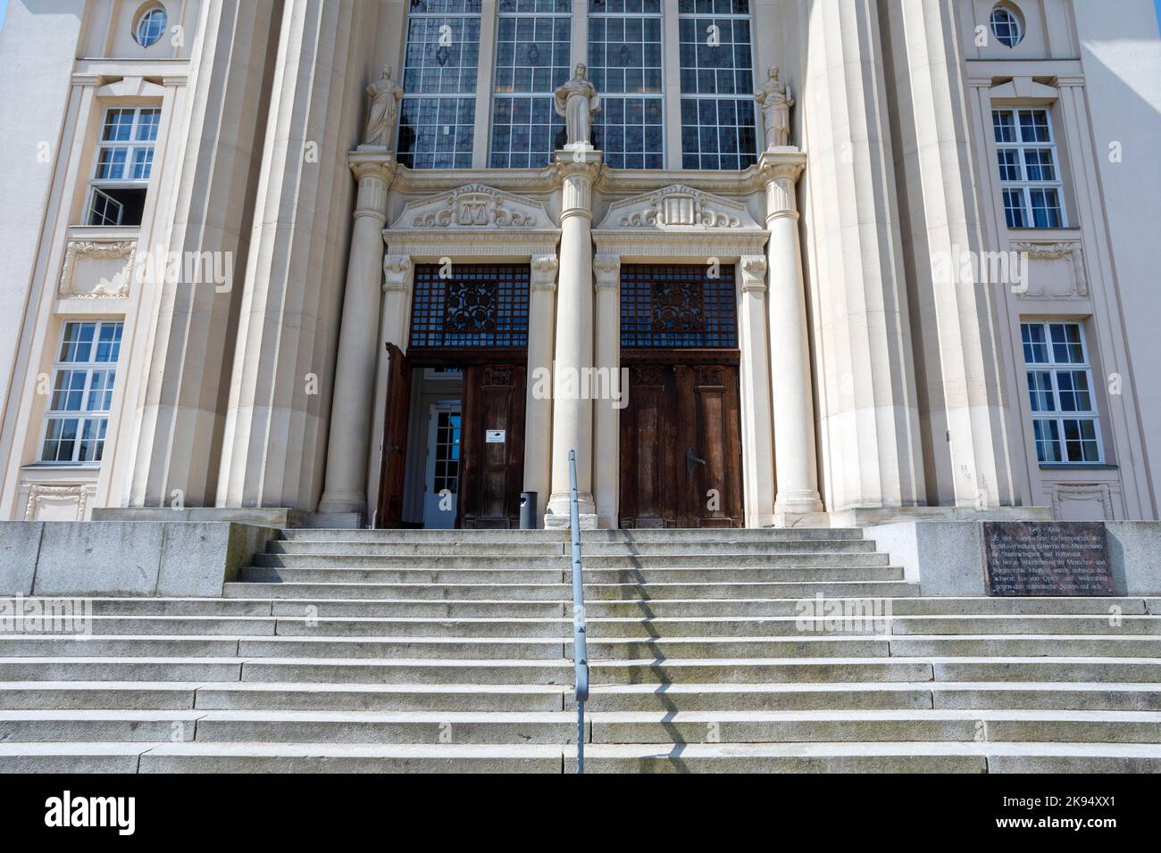 Land- und Amtsgericht Schwerin Stock Photo - Alamy Land- und Amtsgericht Schwerin Stock Photo - Alamy