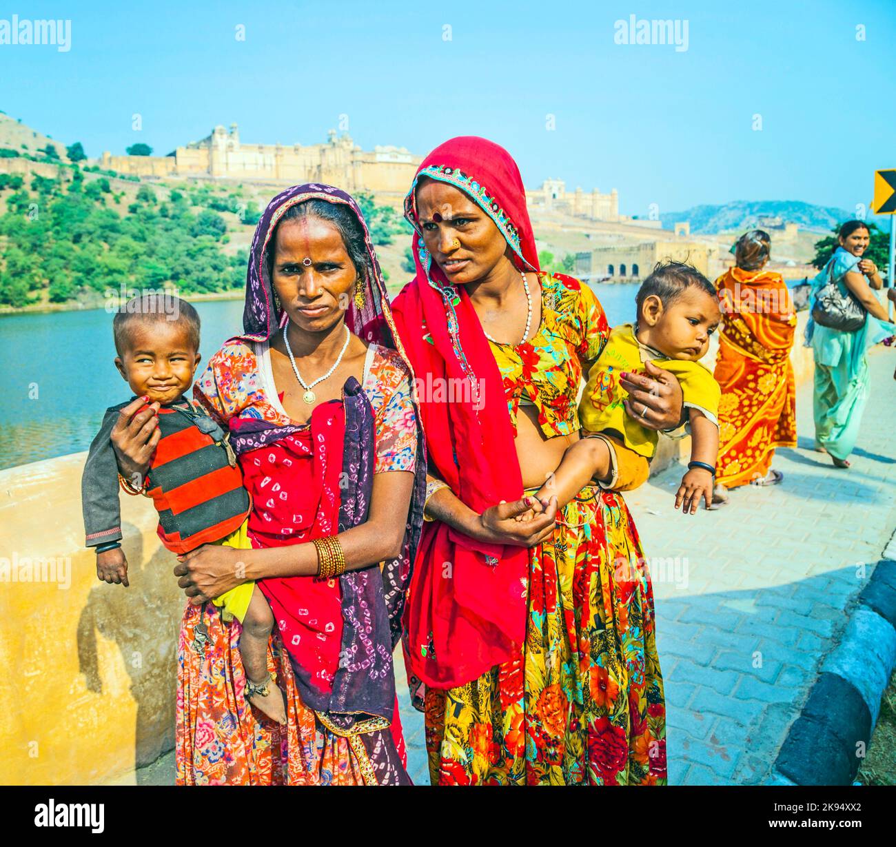 Children begging in india hi-res stock photography and images - Alamy