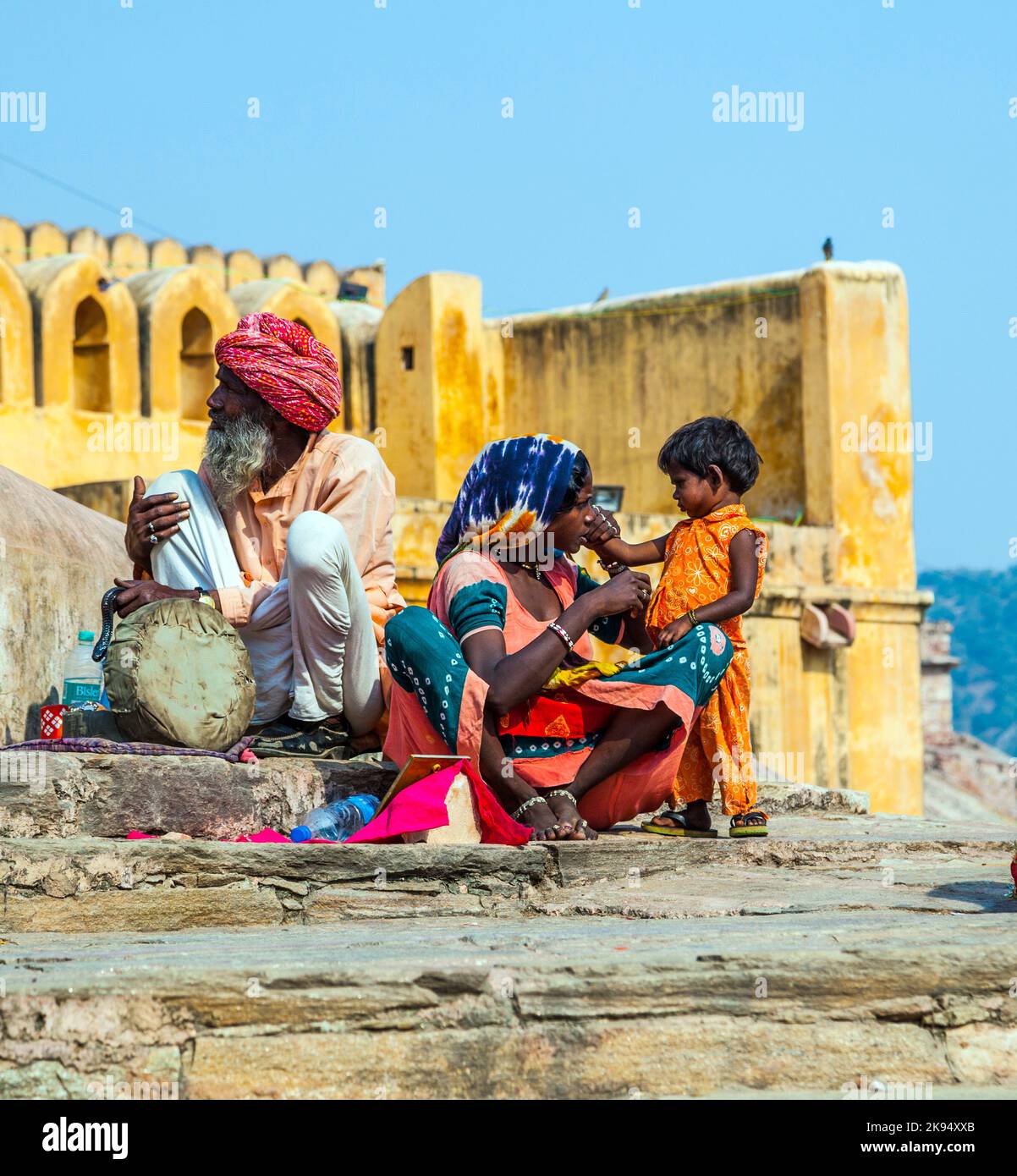Old man begging in india hi-res stock photography and images - Alamy