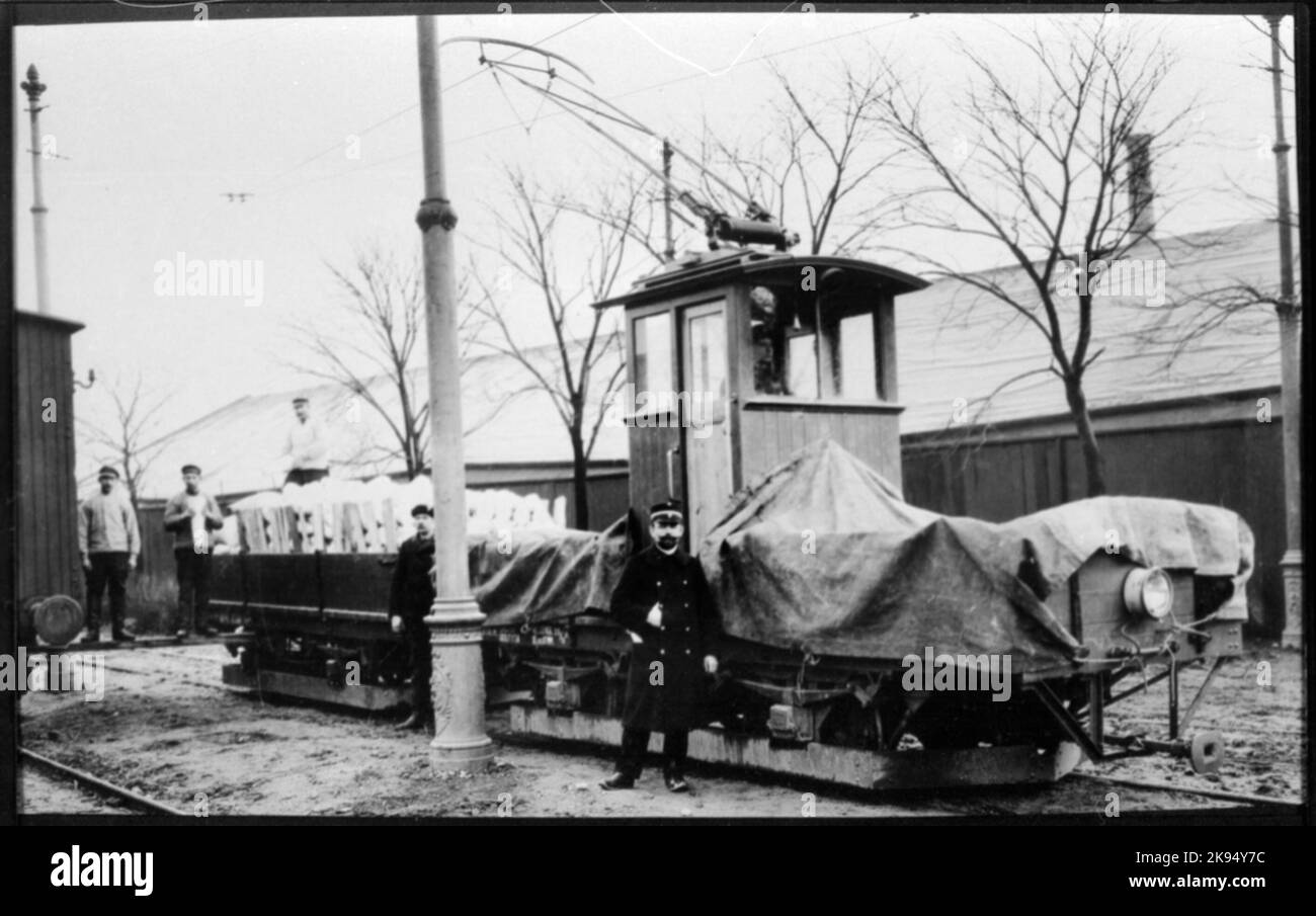 Gothenburg tramways, GS freight locks with freight wagon and staff at ...