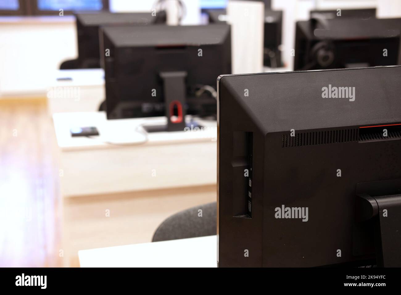 Empty science lab classroom hi-res stock photography and images - Alamy