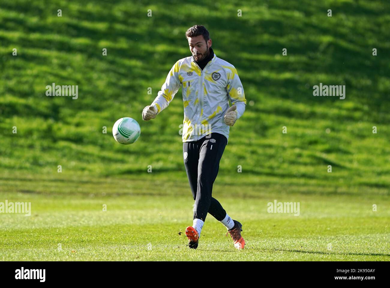 Craig gordon 2022 hearts hi-res stock photography and images - Alamy