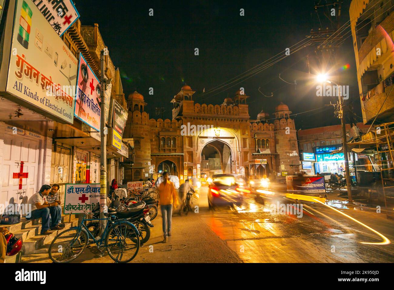 BIKANER, INDIA - OCT 23: people pass the ancient gate by night on ...