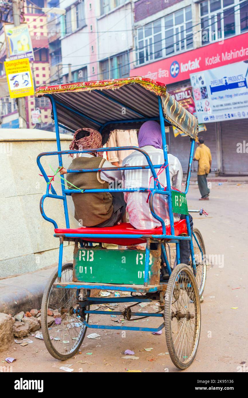 Tricycle rickshaw india heavy hi-res stock photography and images - Alamy