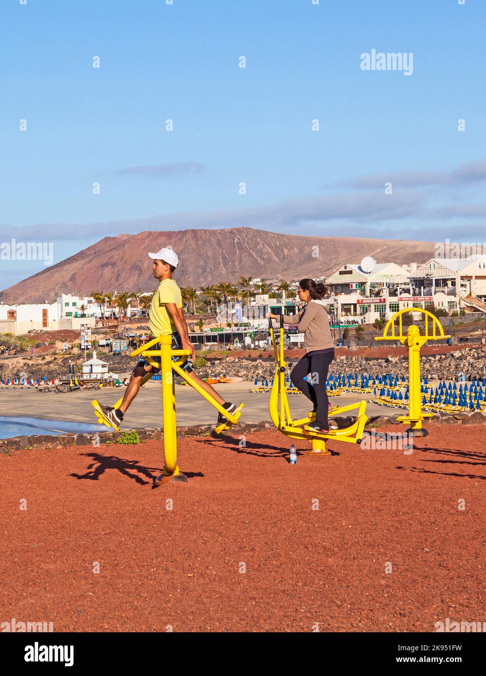 Free body fitness on the beach man hi-res stock photography and images ...