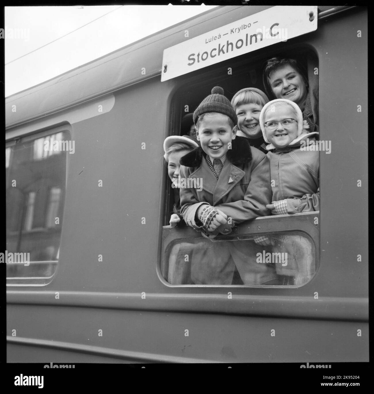 Schoolchildren from Holmön arrive at Stockholm C, after the visit to ...
