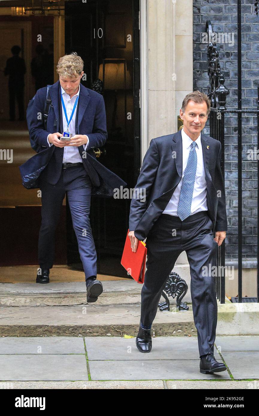 Hunt chancellor of the exchequer hi-res stock photography and images ...