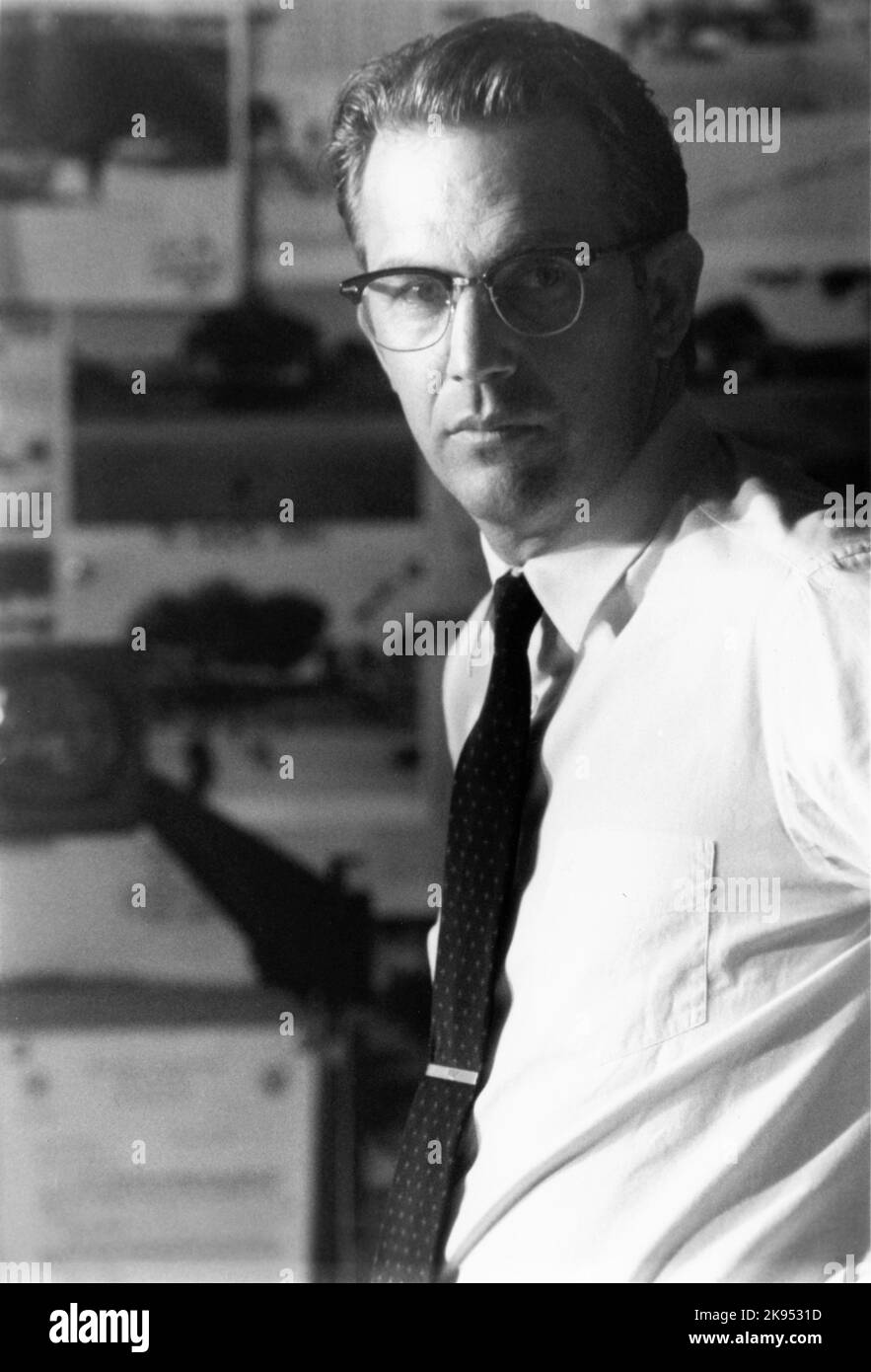 KEVIN COSTNER as New Orleans District Attorney Jim Garrison in JFK 1991 ...