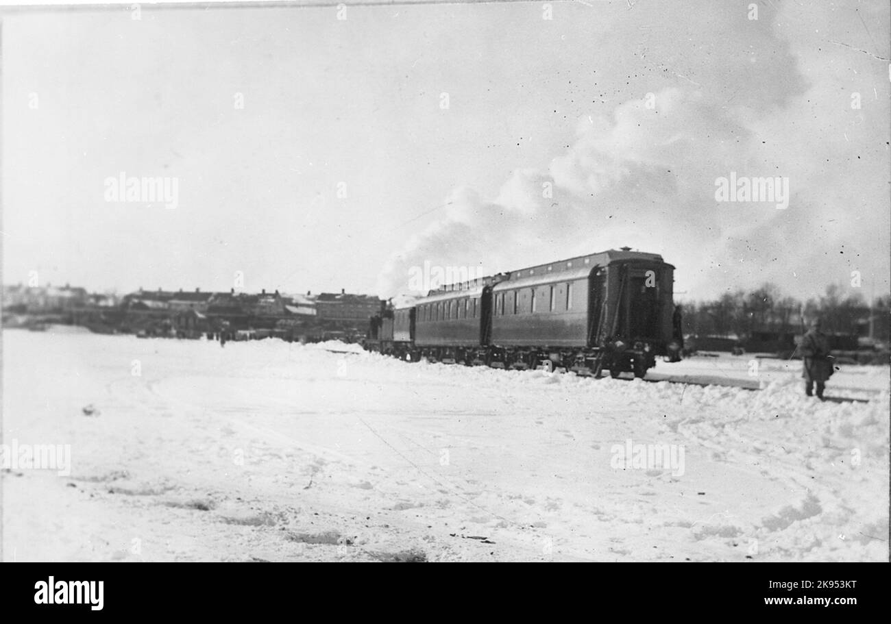 Ice at the train Black and White Stock Photos & Images - Alamy