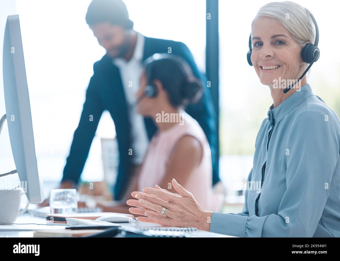 Customer contact center hi-res stock photography and images - Alamy