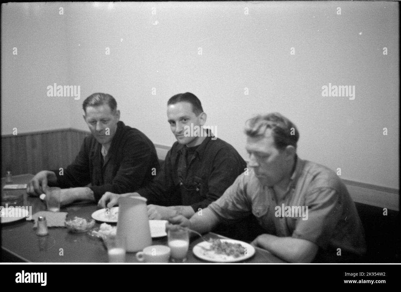 Ship personnel meal hi-res stock photography and images - Alamy