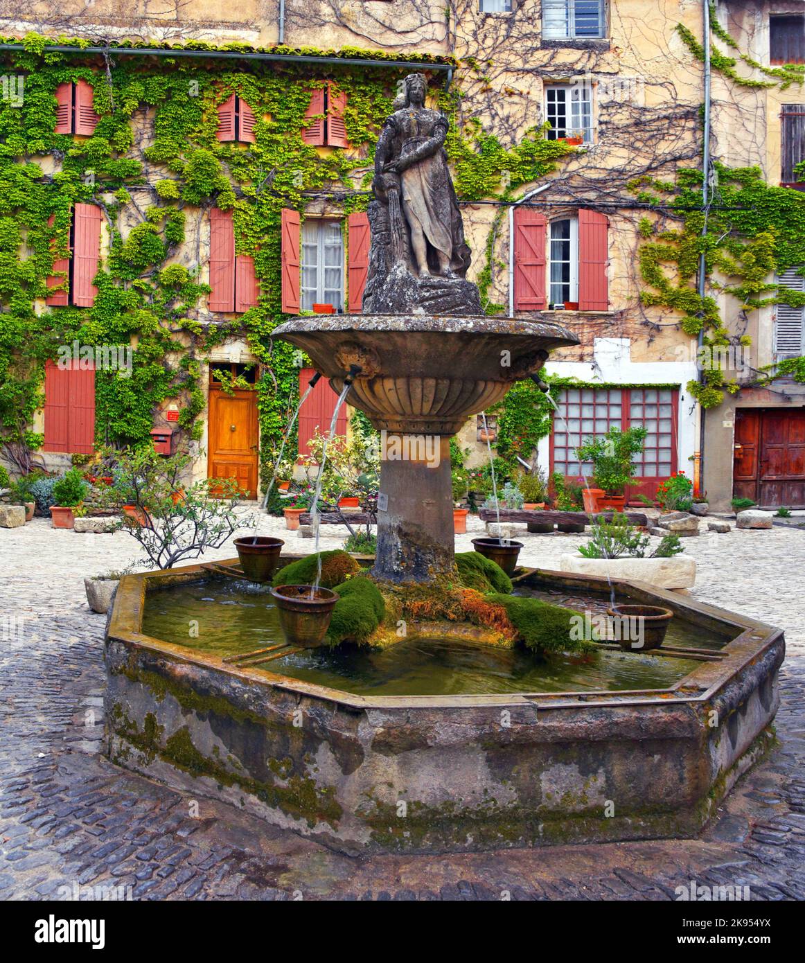 Fountain in Saignon, France, Provence, Vaucluse, Natural park of ...