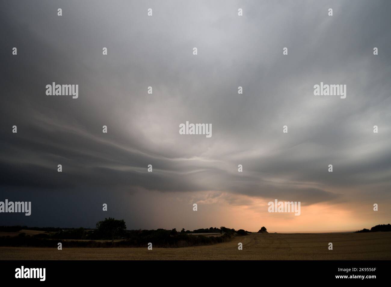 Approaching rain cloud hi-res stock photography and images - Alamy