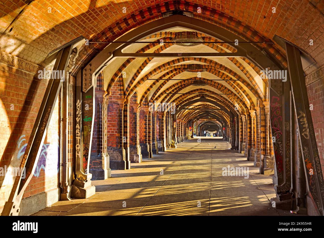arcades of Oberbaum Bridge, Germany, Bezirk Friedrichshain-Kreuzberg ...