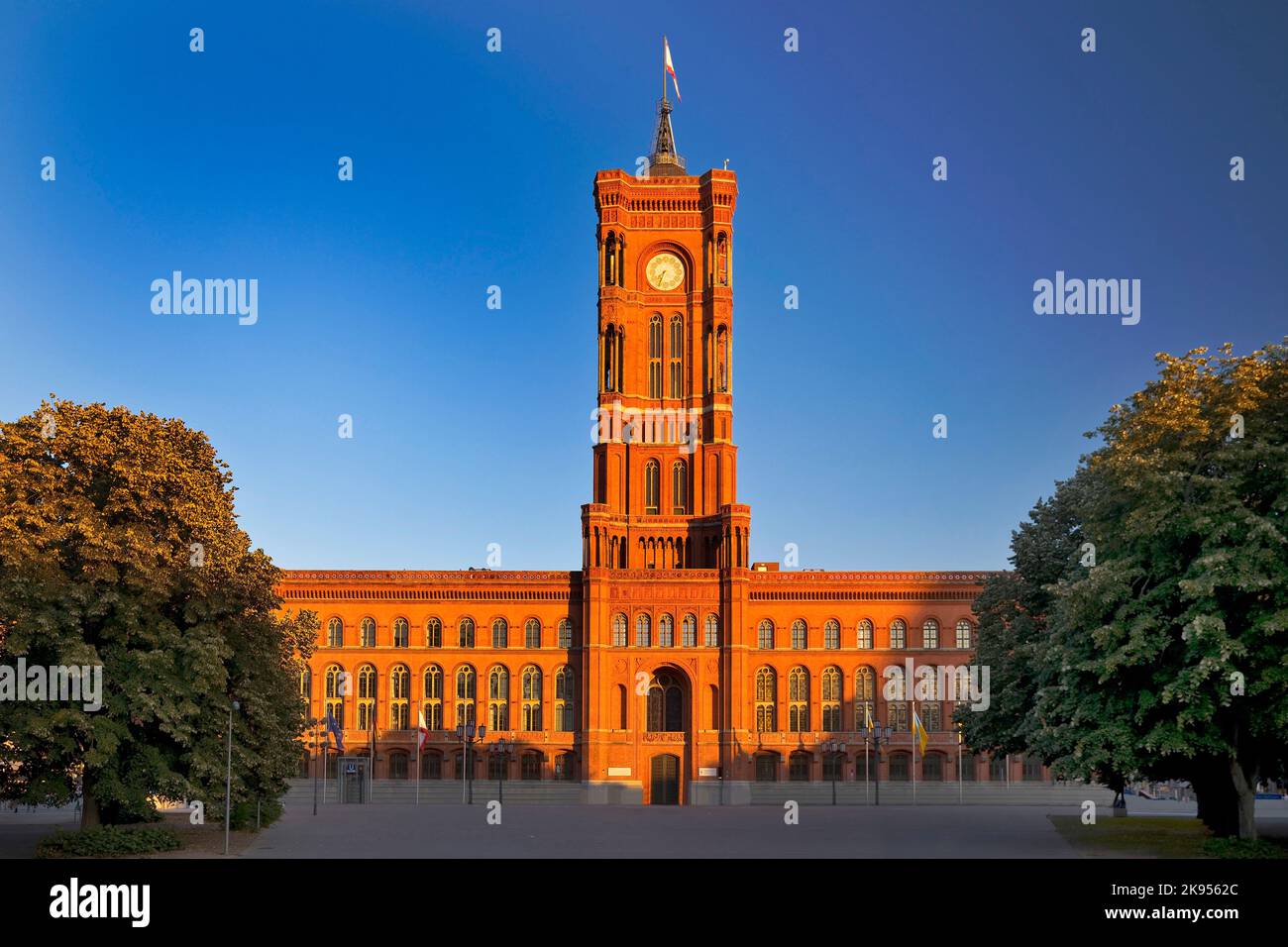 Rotes rathaus hi-res stock photography and images - Alamy