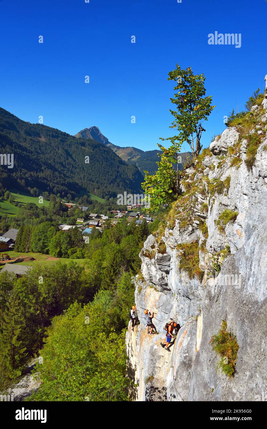 Via ferrata with differente levels. The easy begining, La Chapelle d ...