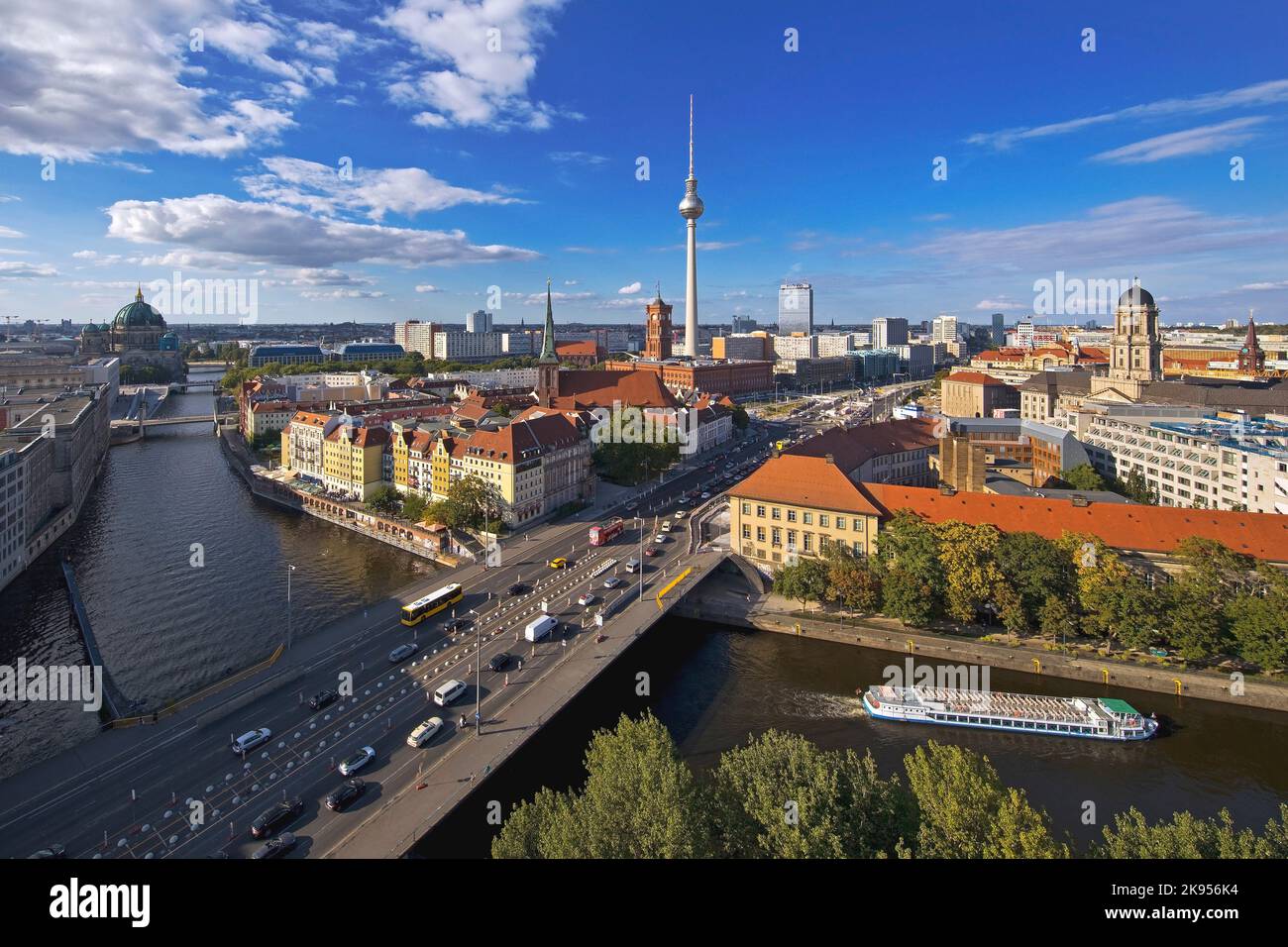 City panorama with Spree, Cathedral, Nikolai District, Rotes Rathaus ...