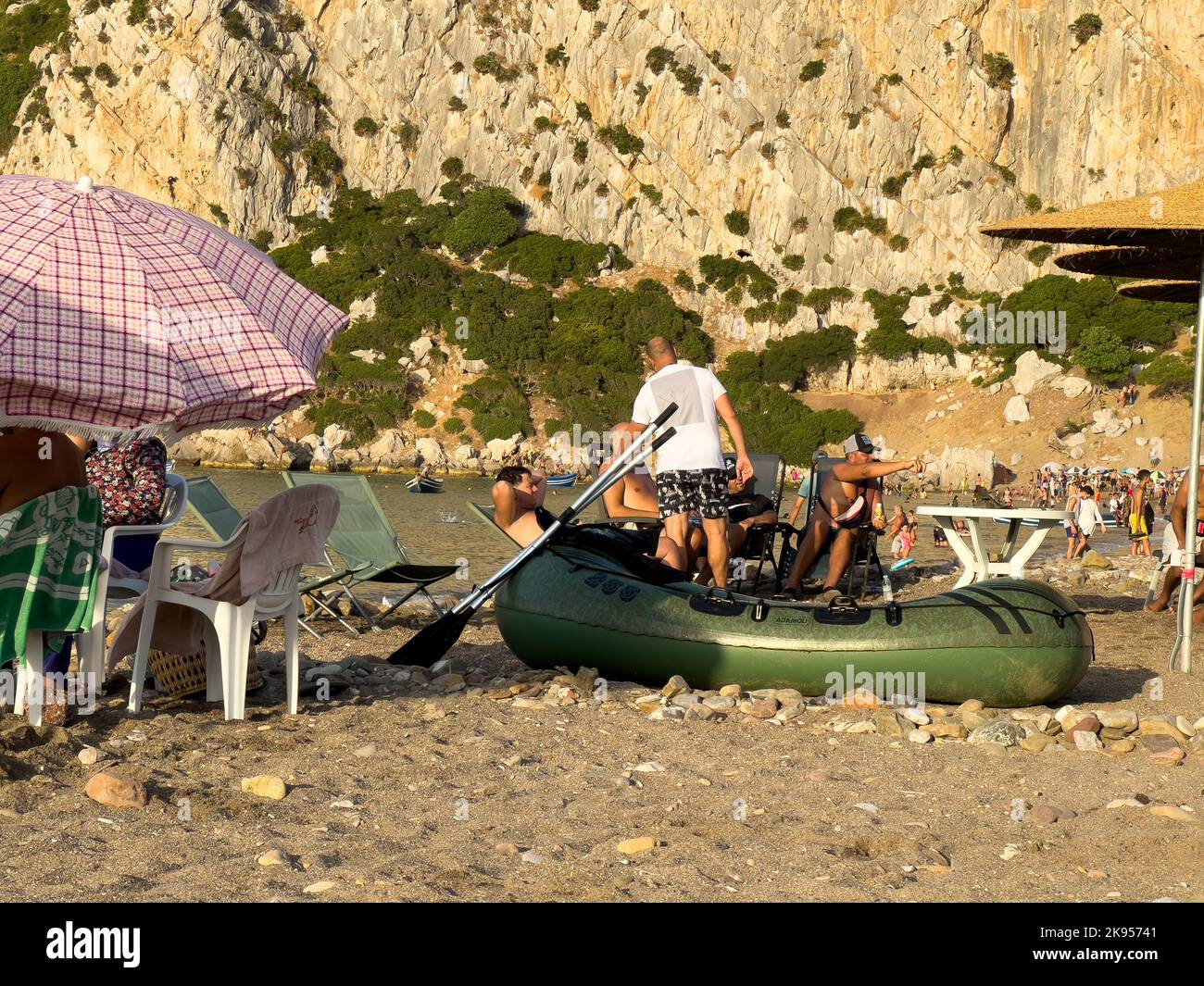 People enjoying their summer holiday on the beach Stock Photo - Alamy