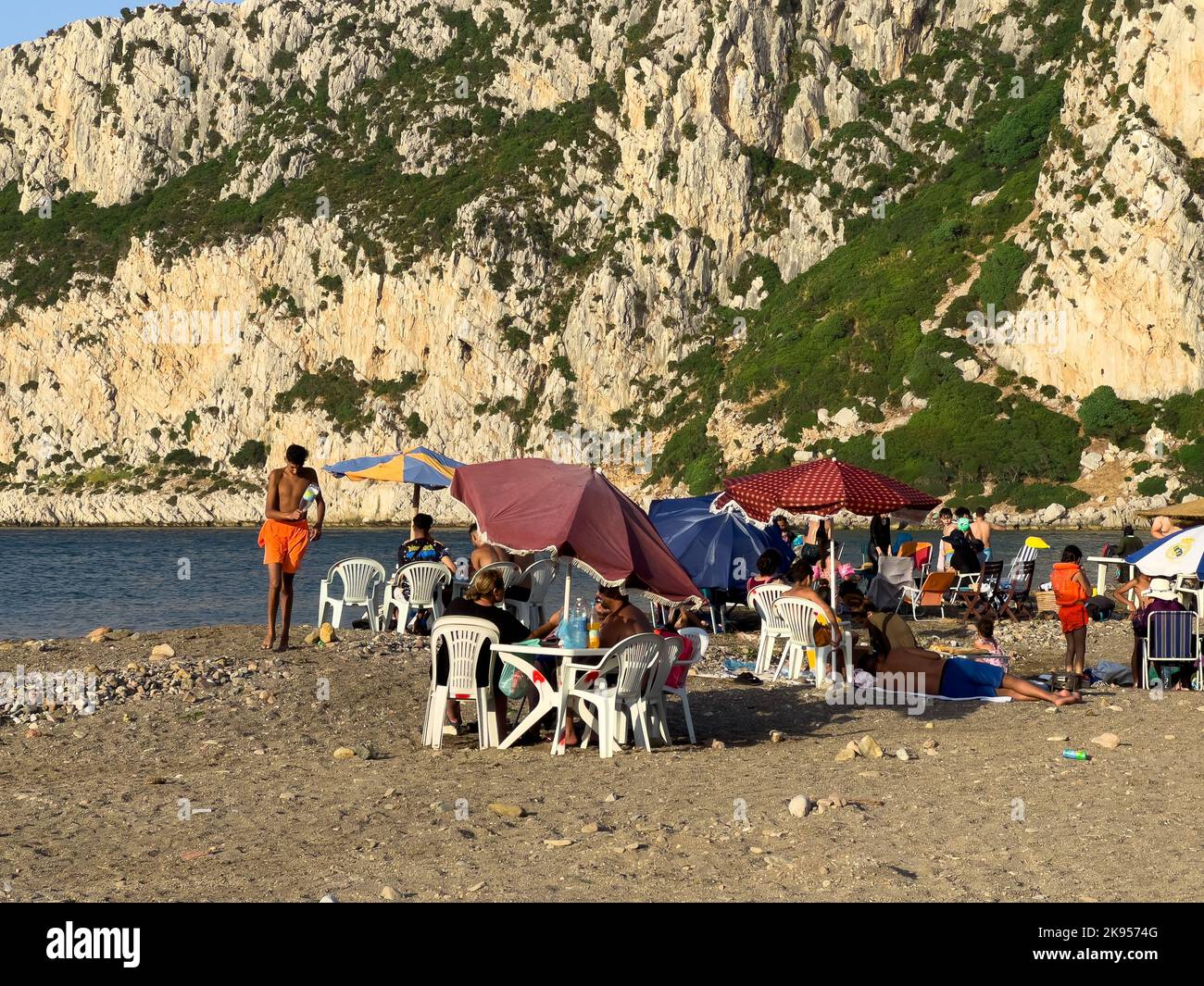 People enjoying their summer holiday on the beach Stock Photo - Alamy