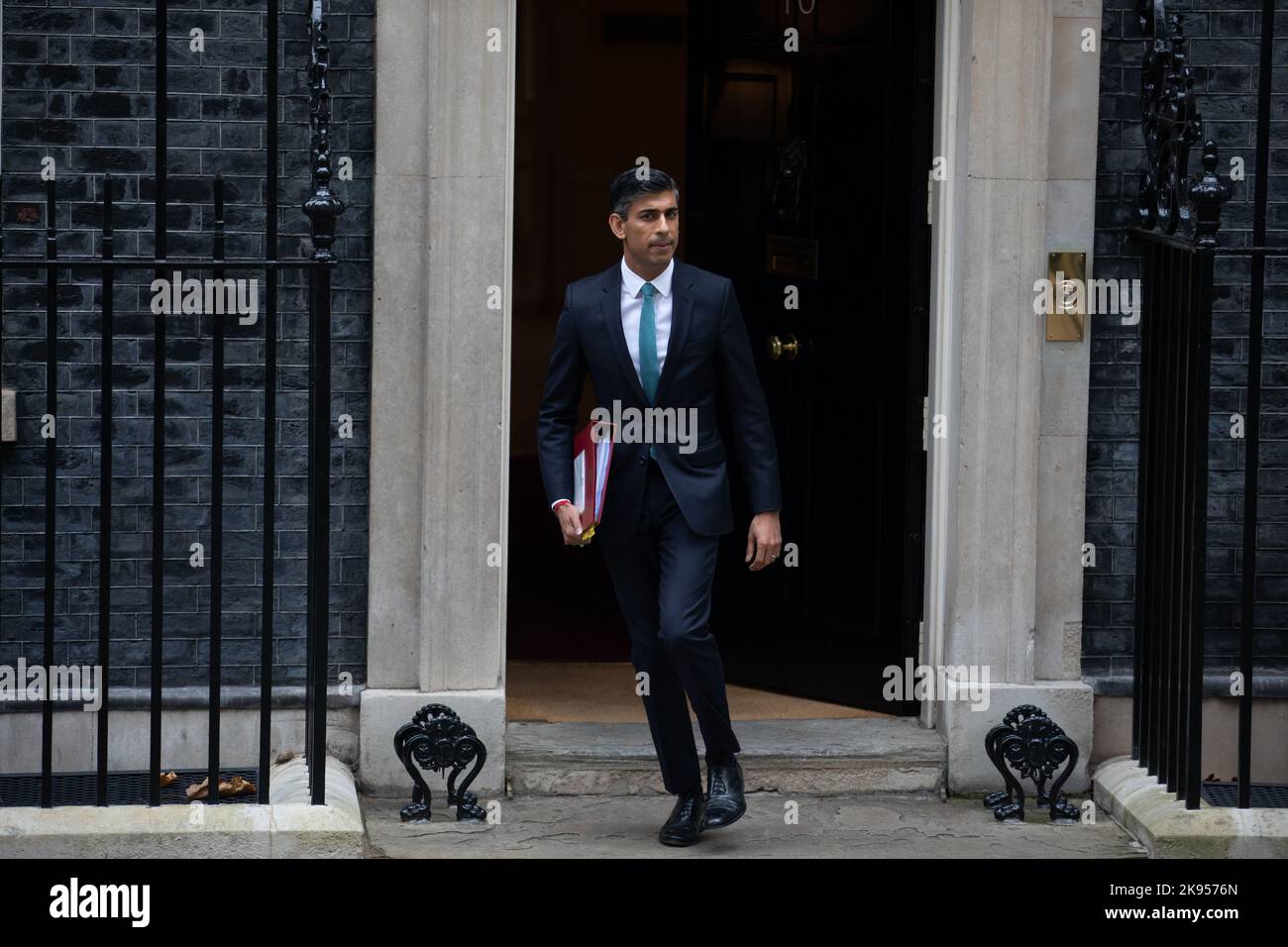 London, UK26th October 2022: Prime Minister Rishi Sunak leaves 10 Downing Street, London to ...