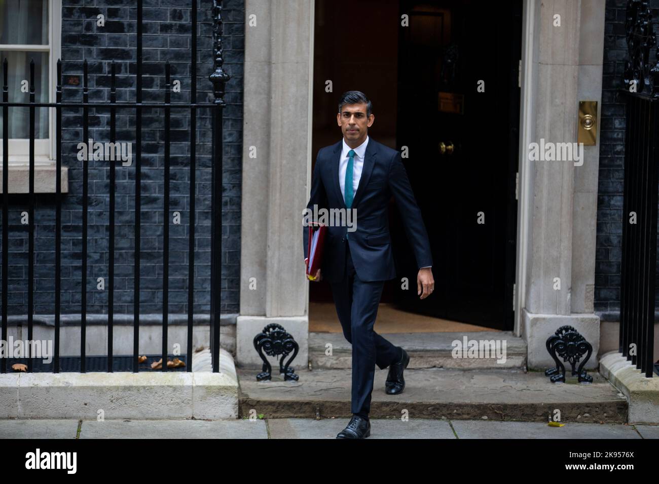 London, UK26th October 2022: Prime Minister Rishi Sunak leaves 10 Downing Street, London to ...