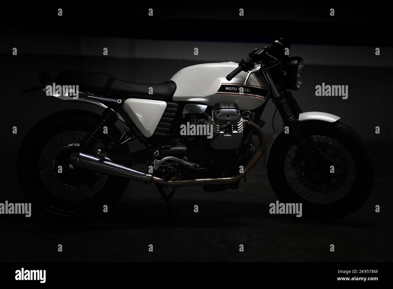 White racing motorbike hi-res stock photography and images - Alamy
