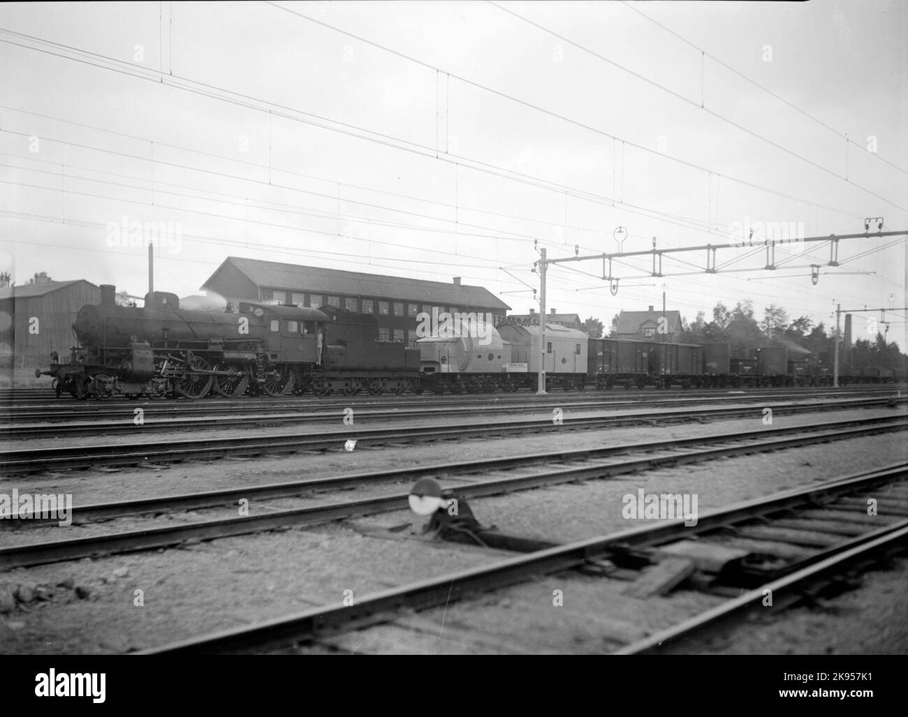 Extra train with transport of rotating converters for the electrical ...