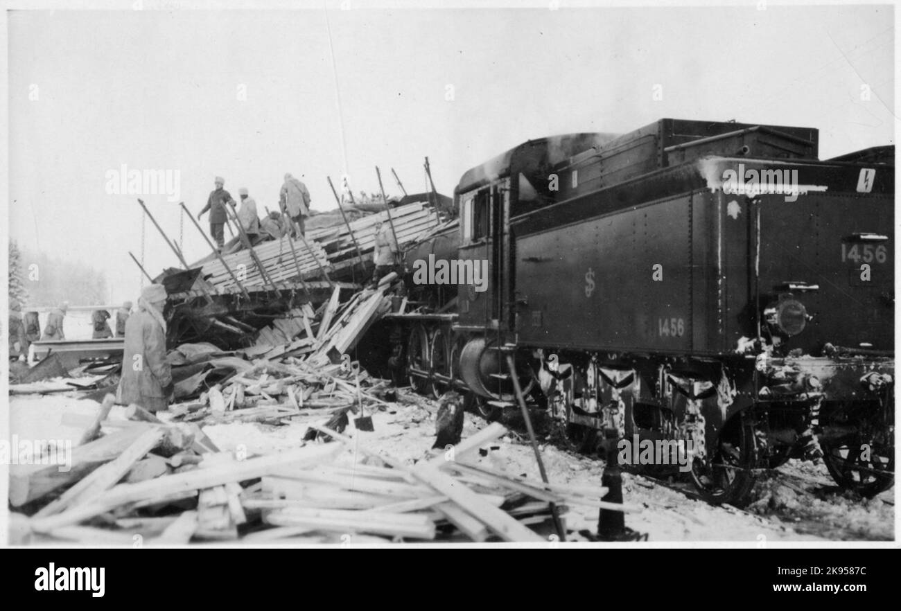 The State Railways, SJ E 1456. Steam locomotives and wagons and staff ...